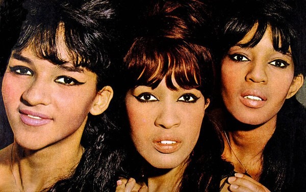 Ronnie Spector: The Ronettes - Walking In The Rain - Ondergewaardeerde ...